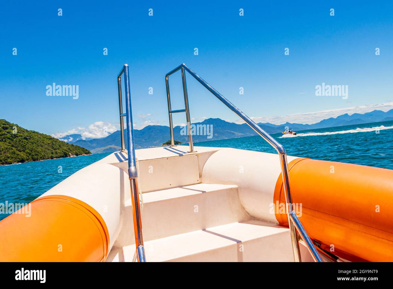 Boat trip speedboat from Abraão beach, Ilha Grande to Angra dos Reis ...