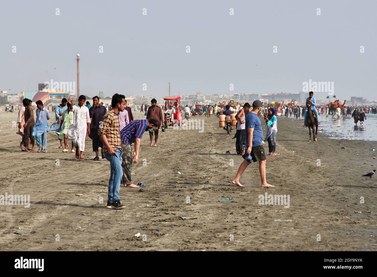 Lifestyle in Clifton Beach in Karachi, Pakistan Stock Photo - Alamy