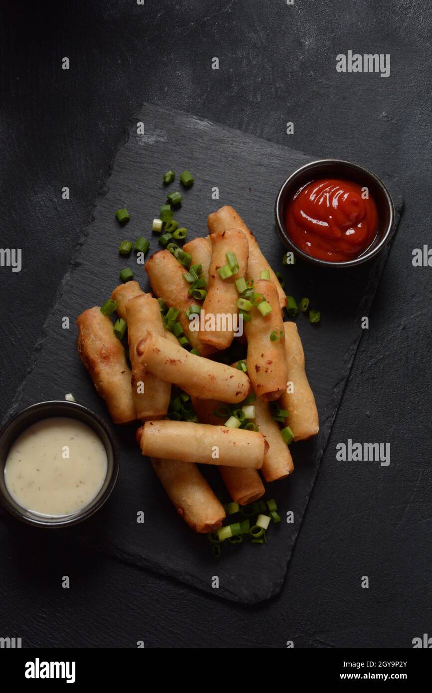 Deep Fried Turkish Cigar Shaped Rolls - Spring roll Sigara Borek ...