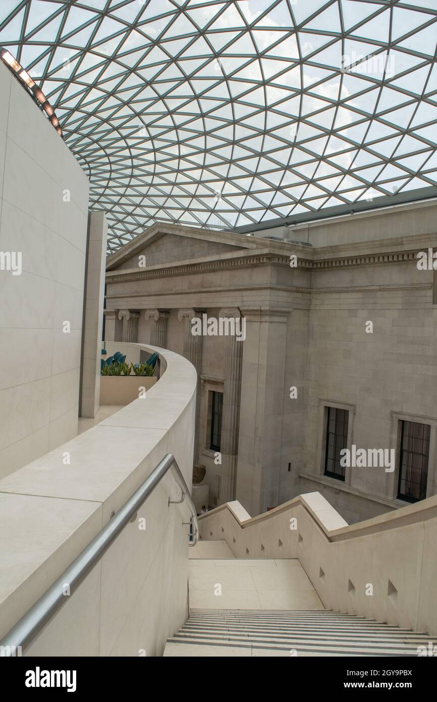 Greek style facade hi-res stock photography and images - Alamy