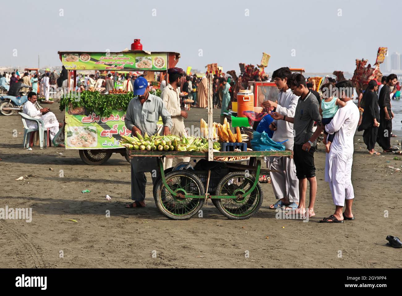 Lifestyle in Clifton Beach in Karachi, Pakistan Stock Photo - Alamy
