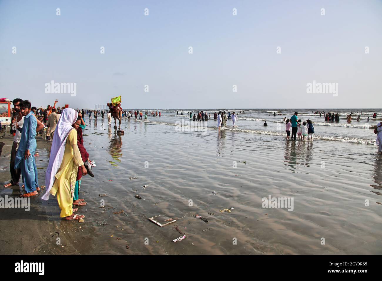 Lifestyle in Clifton Beach in Karachi, Pakistan Stock Photo - Alamy