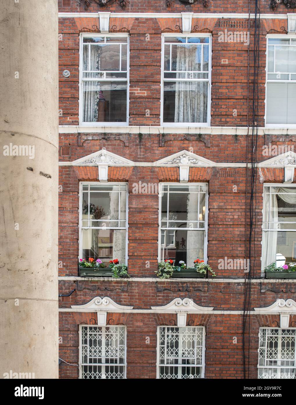Victorian middle class house london hi-res stock photography and images ...