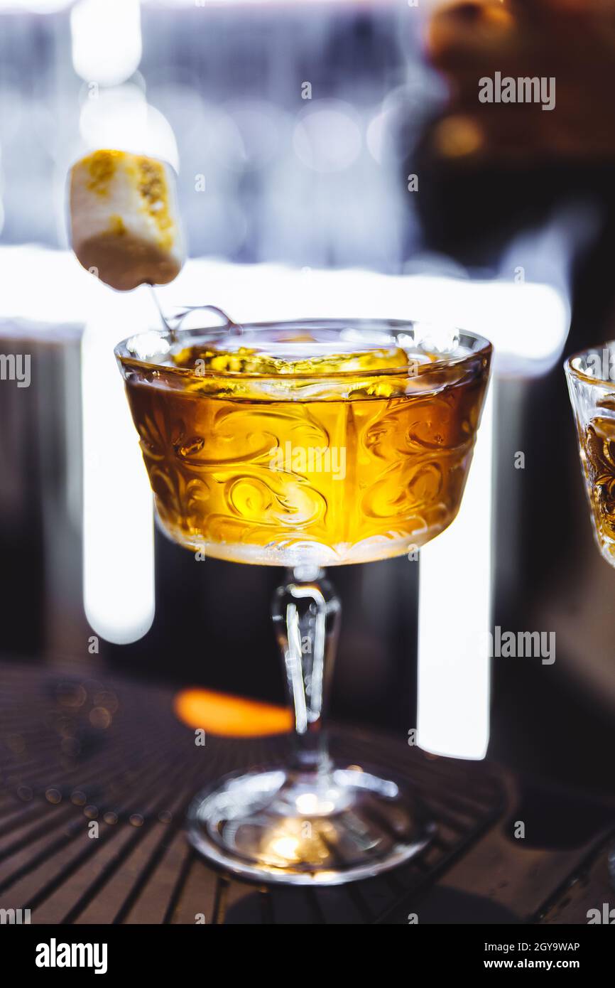 Granite table bar hi-res stock photography and images - Alamy