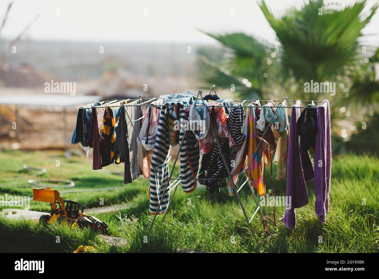 Hanging laundry outside hi-res stock photography and images - Alamy