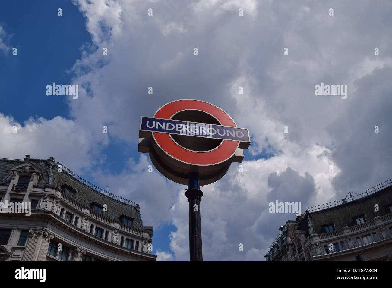 Tube station sign covent garden hi-res stock photography and images - Alamy