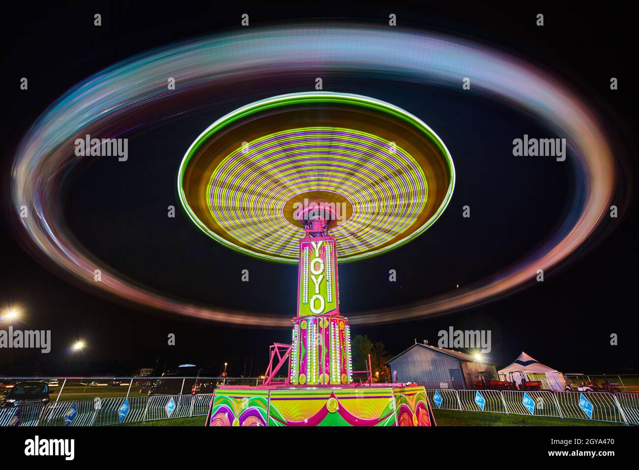 Cosmic spinning YOYO ride at fair or carnival Stock Photo - Alamy