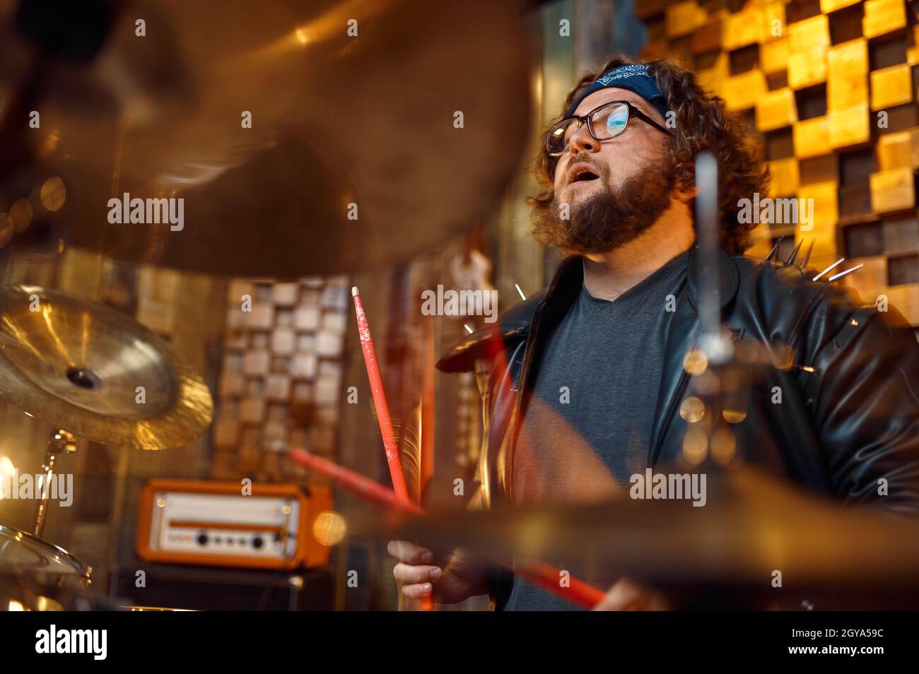 Rock band playing garage hi-res stock photography and images - Alamy