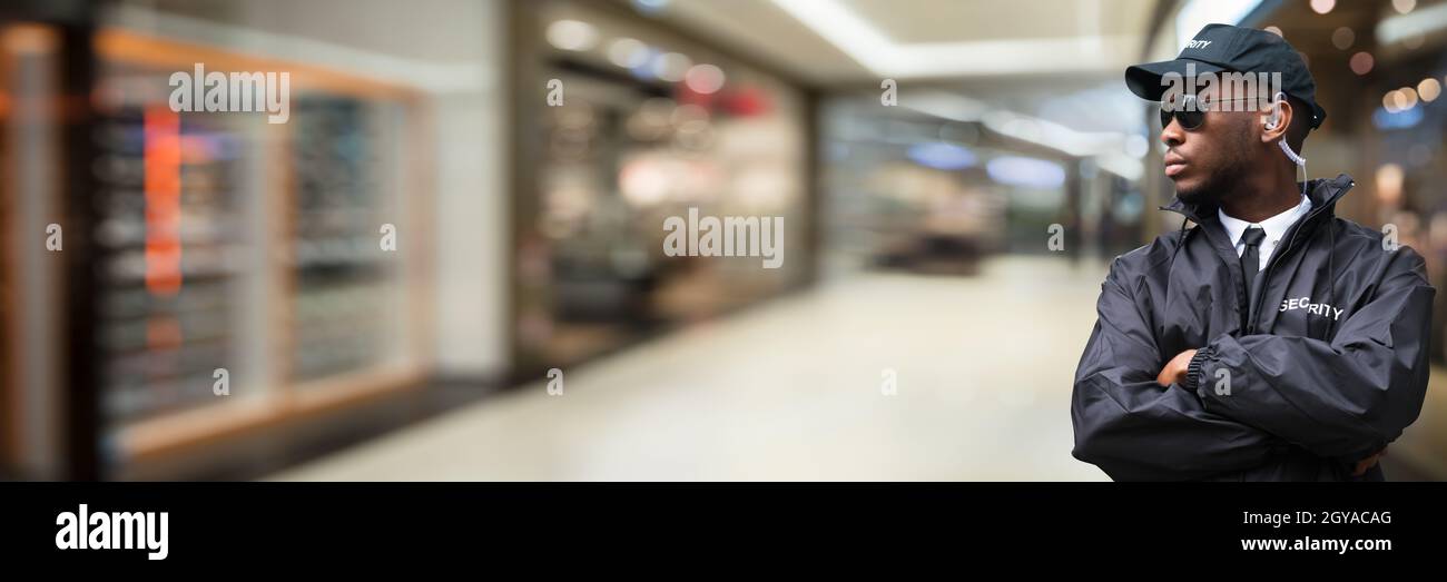 Mall Or Retail Store Security Guard Officer Stock Photo - Alamy