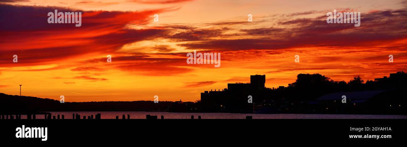 Red sunshine orange hi-res stock photography and images - Alamy