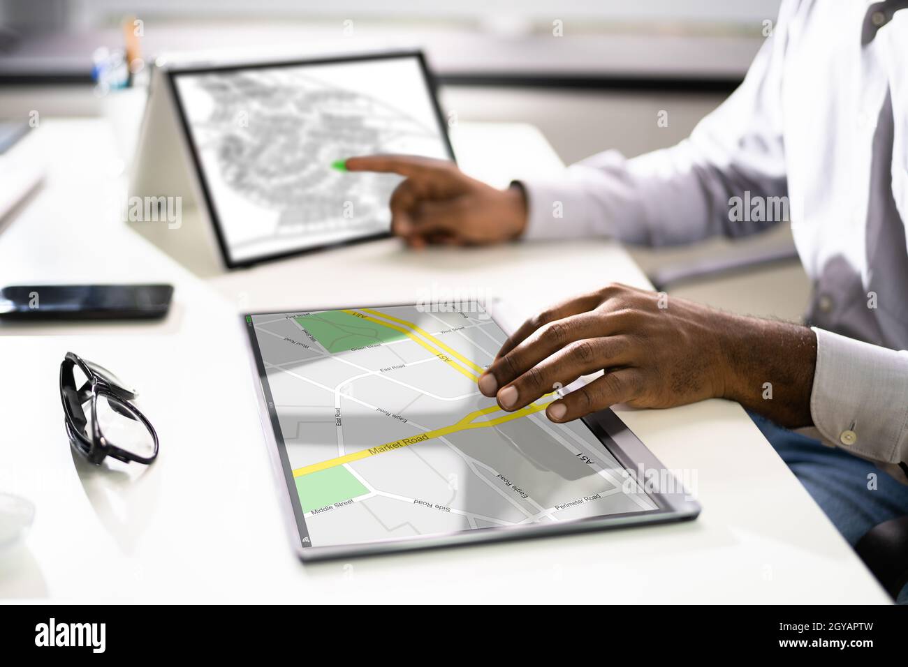 Computer screen building map hi-res stock photography and images - Alamy