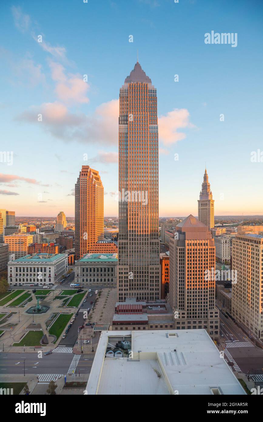 Aerial view downtown cleveland ohio hi-res stock photography and images ...