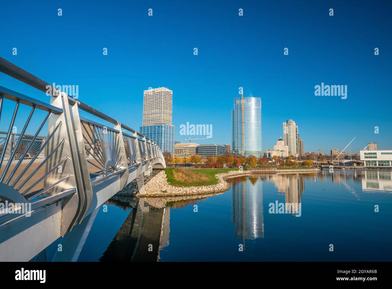 Milwaukee skyline with city reflection in lake Michigan and harbor pier ...