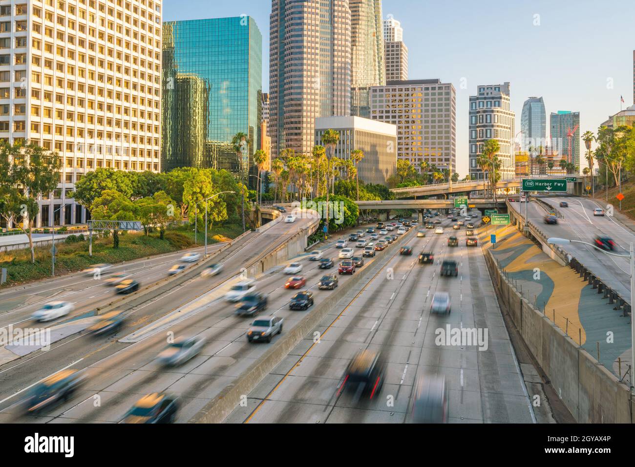 Los angeles skyline night and day hi-res stock photography and images ...