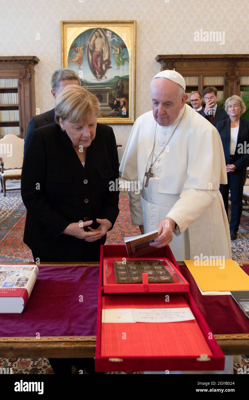 Angela merkel in rome hi-res stock photography and images - Alamy