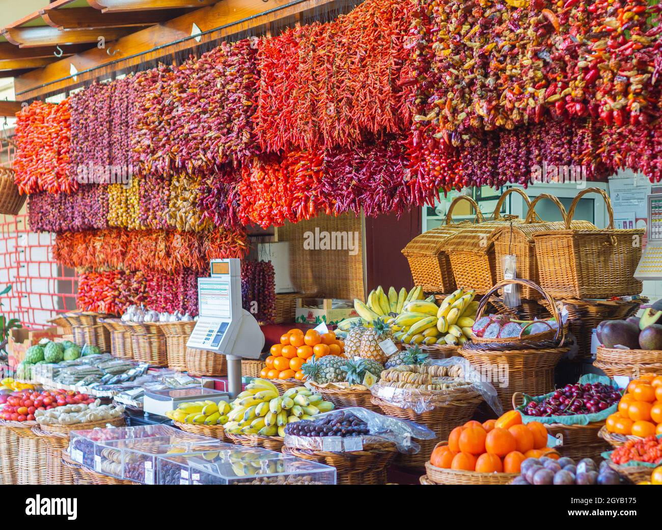 Fruit and vegetable stall in a market Stock Photo - Alamy