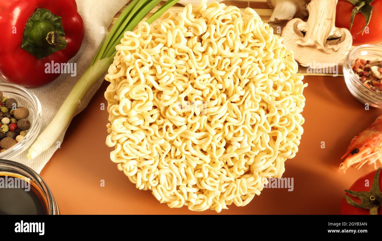 Instant noodles with king mushrooms, seasonings, soy sauce, peppers ...
