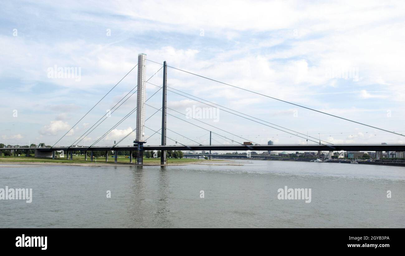 View of river Rhein (Rhine) in Duesseldorf, Germany Stock Photo - Alamy