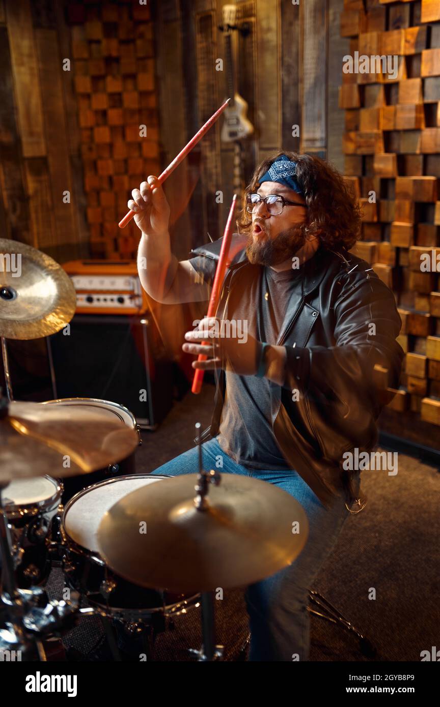 Rock band playing garage hi-res stock photography and images - Alamy