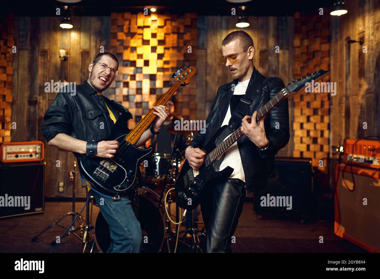 Rock band playing garage hi-res stock photography and images - Alamy