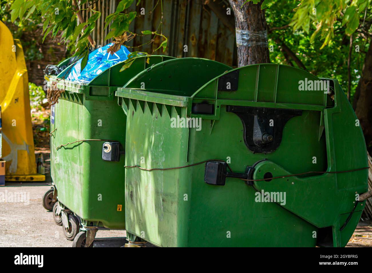 Plastic Trash Cans High Resolution Stock Photography and Images - Alamy