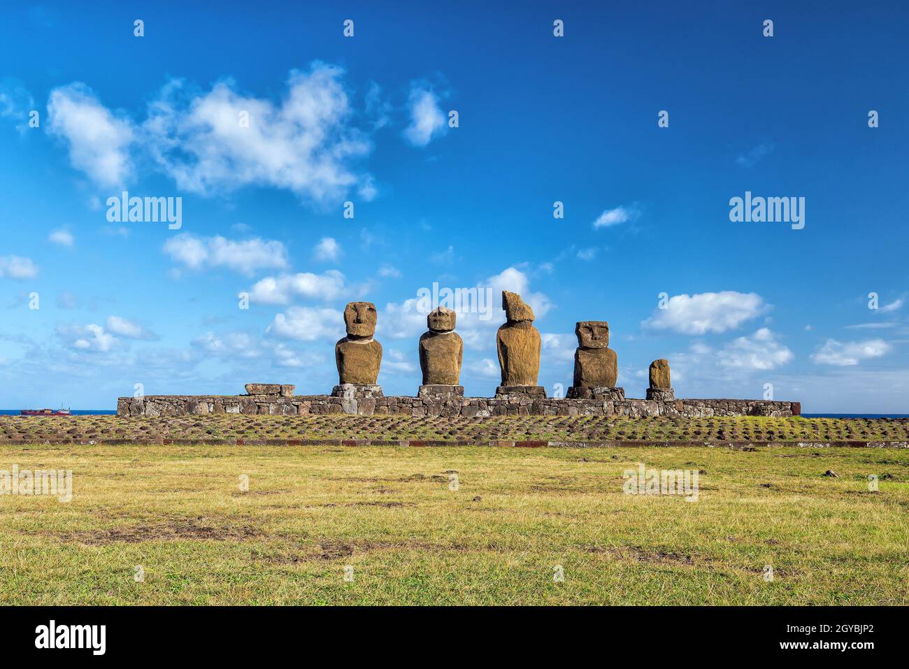 Moai statue easter island hi-res stock photography and images - Alamy