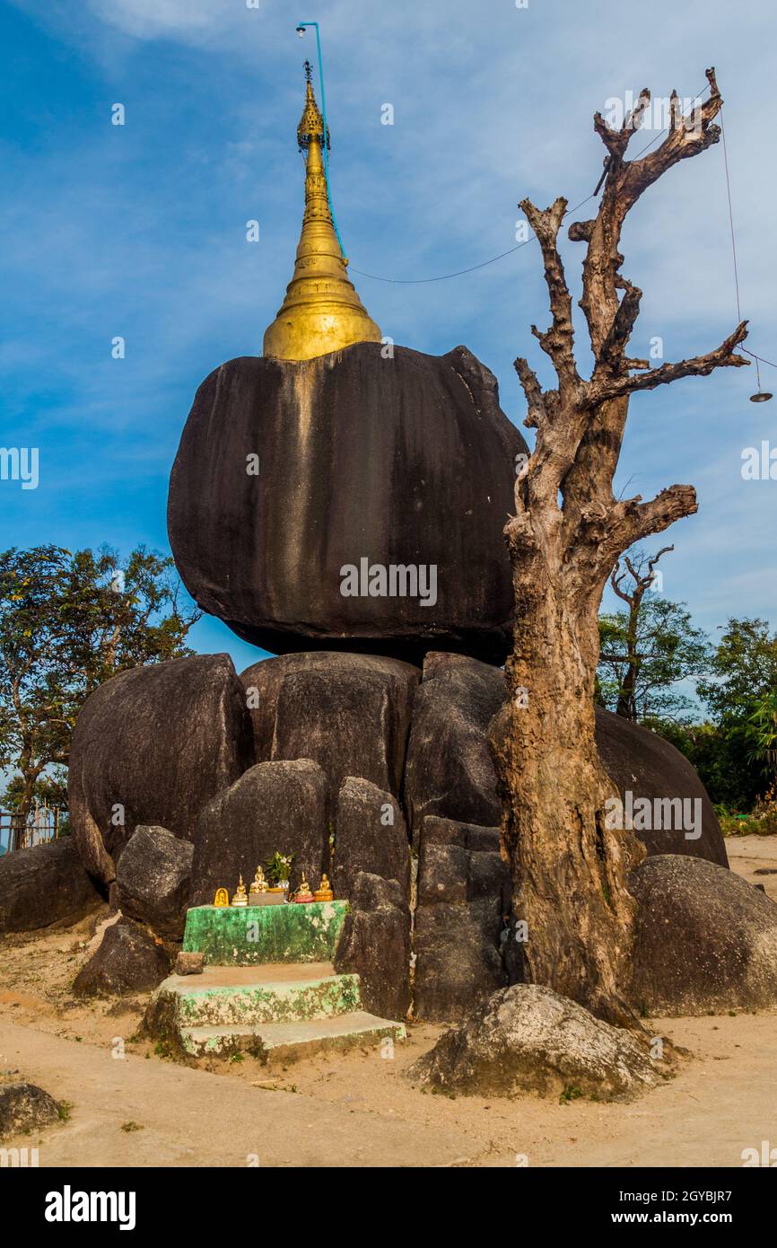 Myanmar temple on rock hi-res stock photography and images - Alamy