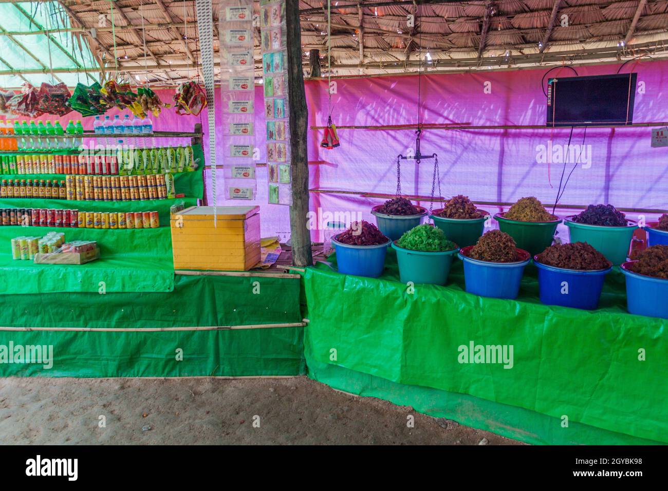 Snack snacks kiosk vendor hi-res stock photography and images - Alamy