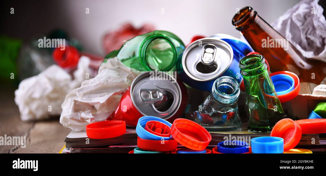 Recyclable garbage consisting of glass, plastic, metal and paper Stock ...