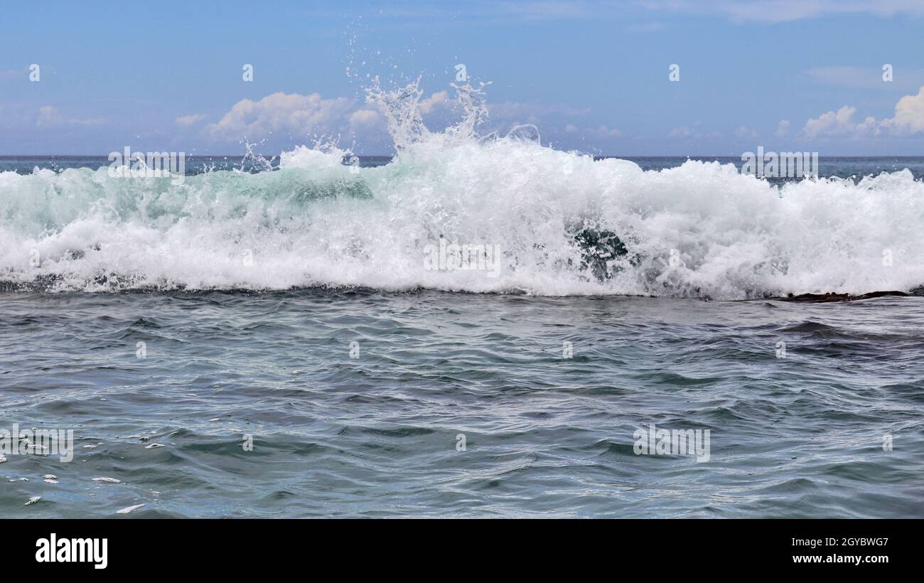 Stunning indian ocean waves at the beaches on the paradise island ...
