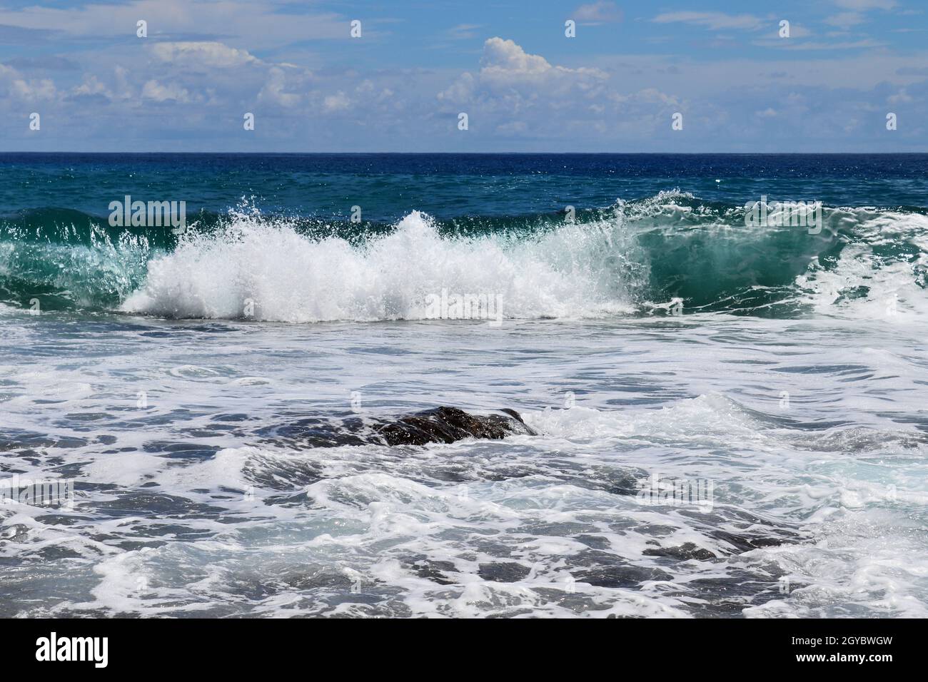 Stunning indian ocean waves at the beaches on the paradise island ...