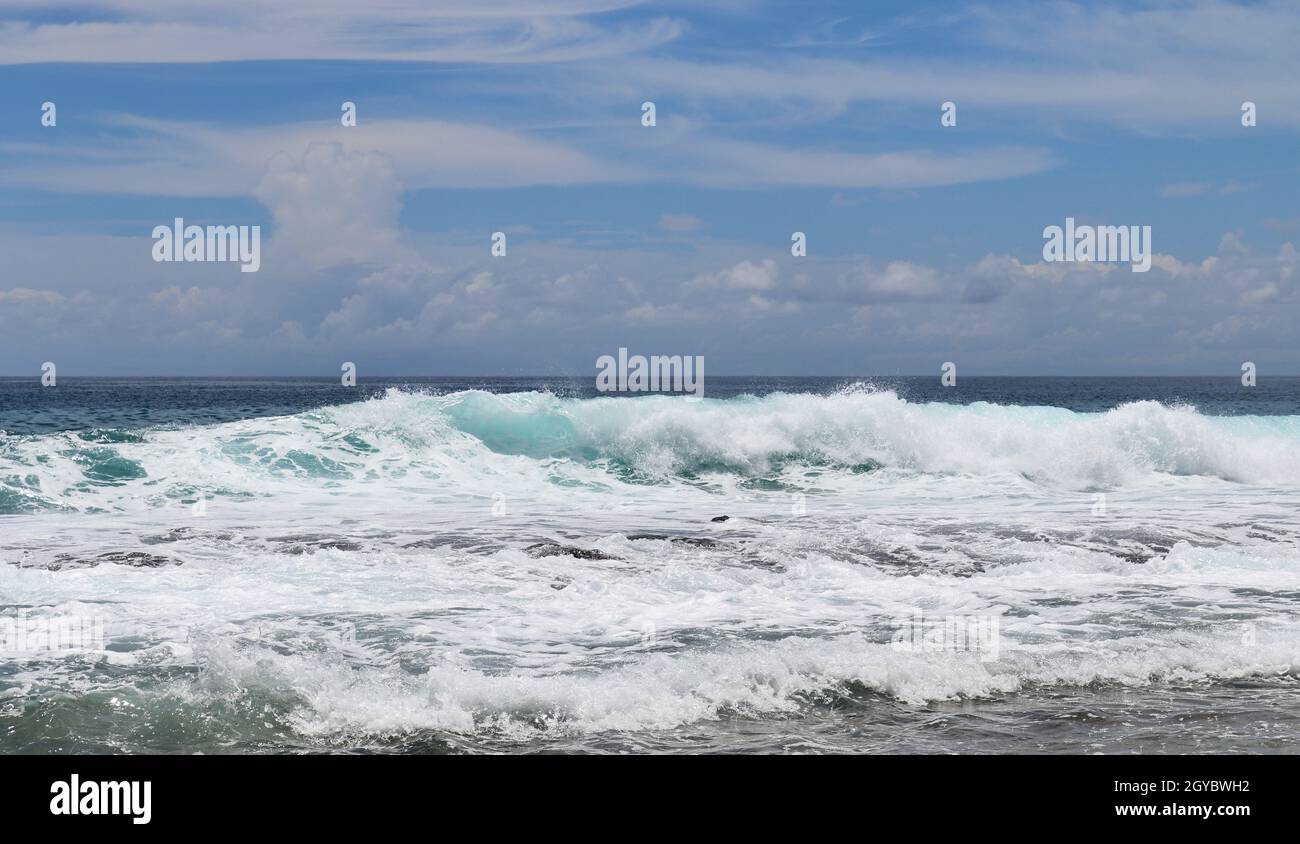 Stunning indian ocean waves at the beaches on the paradise island ...