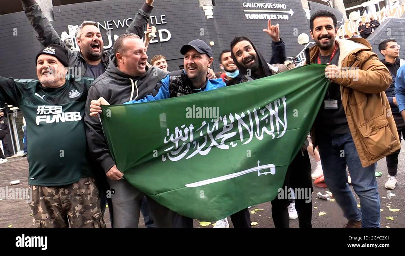 Newcastle united fans hold a saudi flag hi-res stock photography and ...