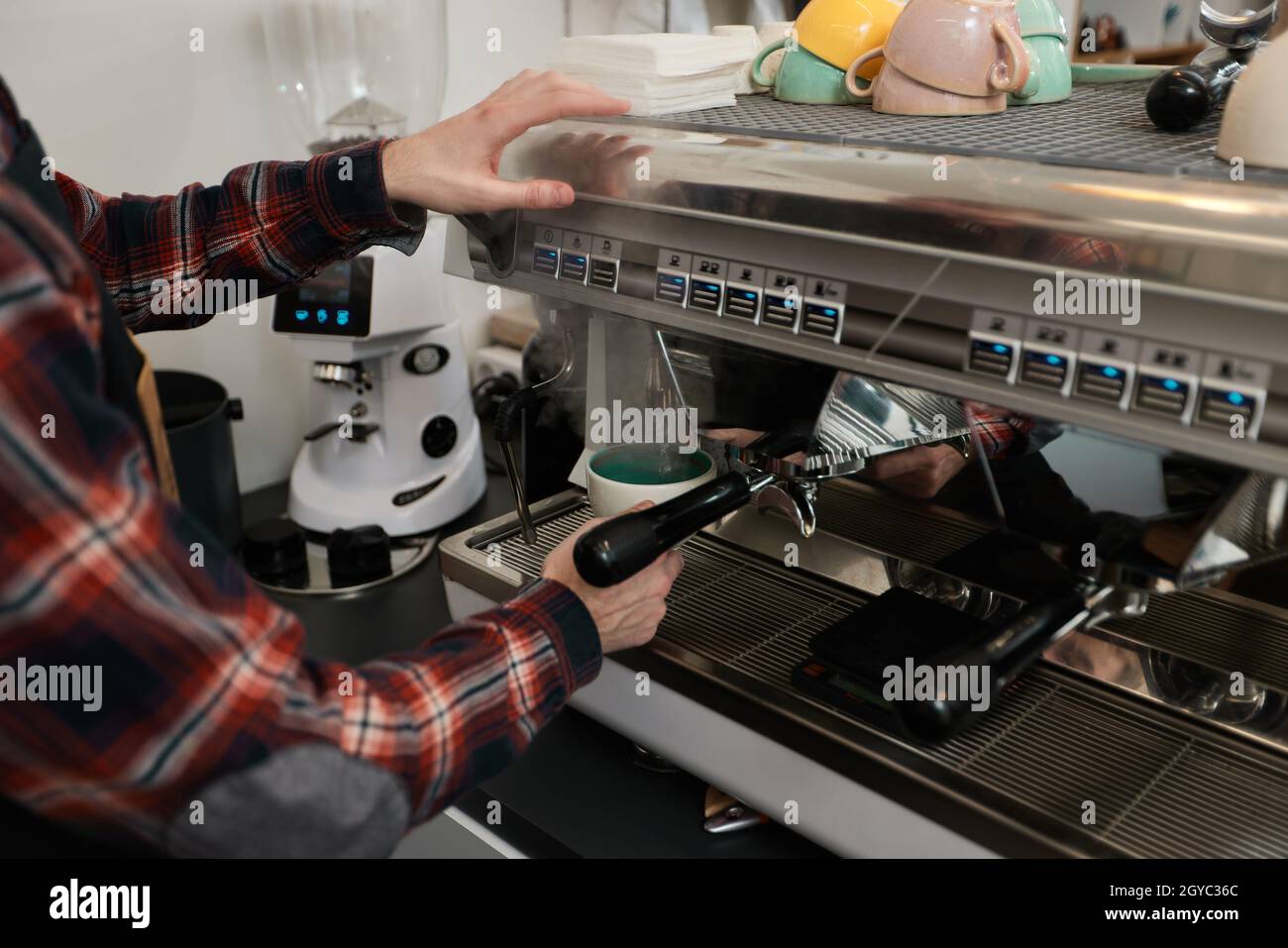 Barista using a coffee machine to make coffee in cafe Stock Photo - Alamy