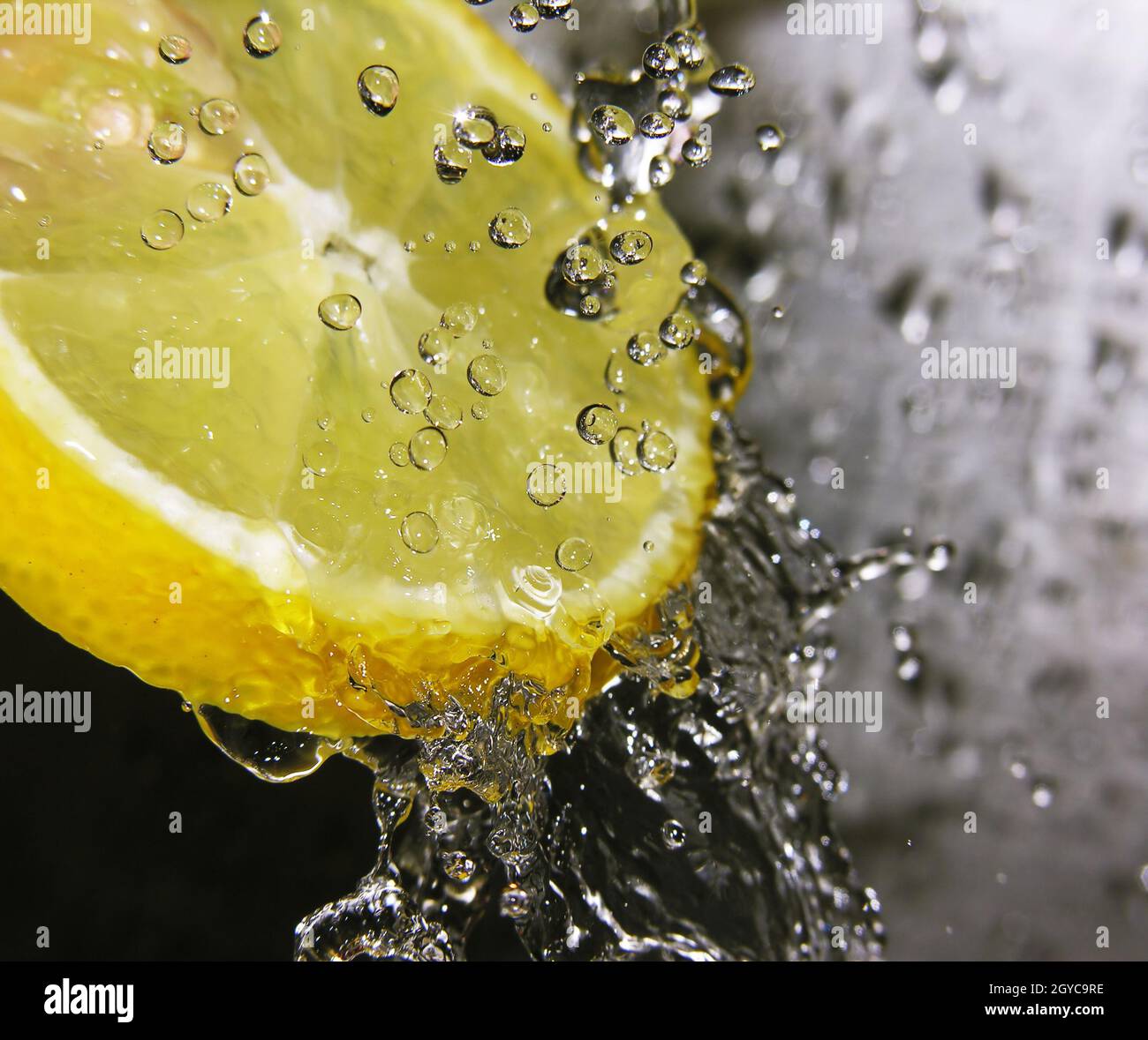 Water drops falling onto a lemon - focus is on the water drops Stock ...