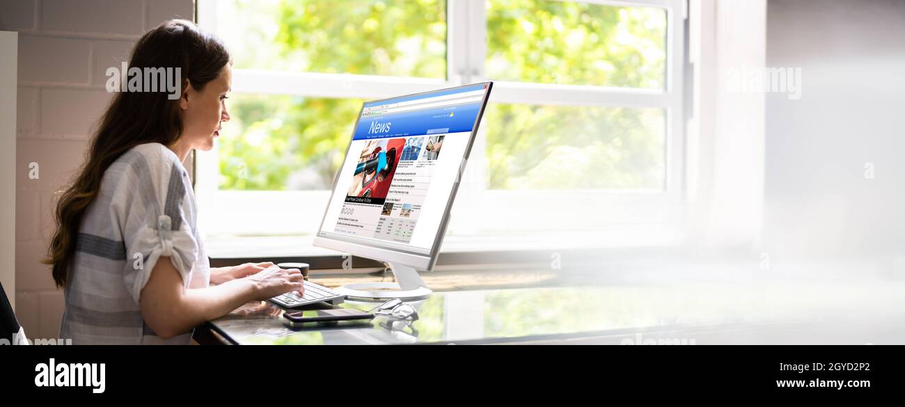 Office lady reading newspaper hi-res stock photography and images - Alamy