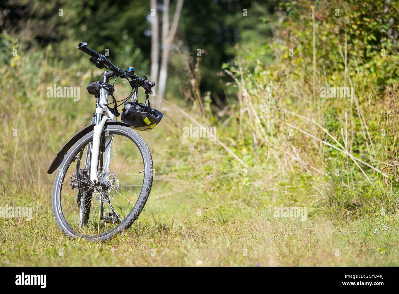 Bike grass hi-res stock photography and images - Alamy