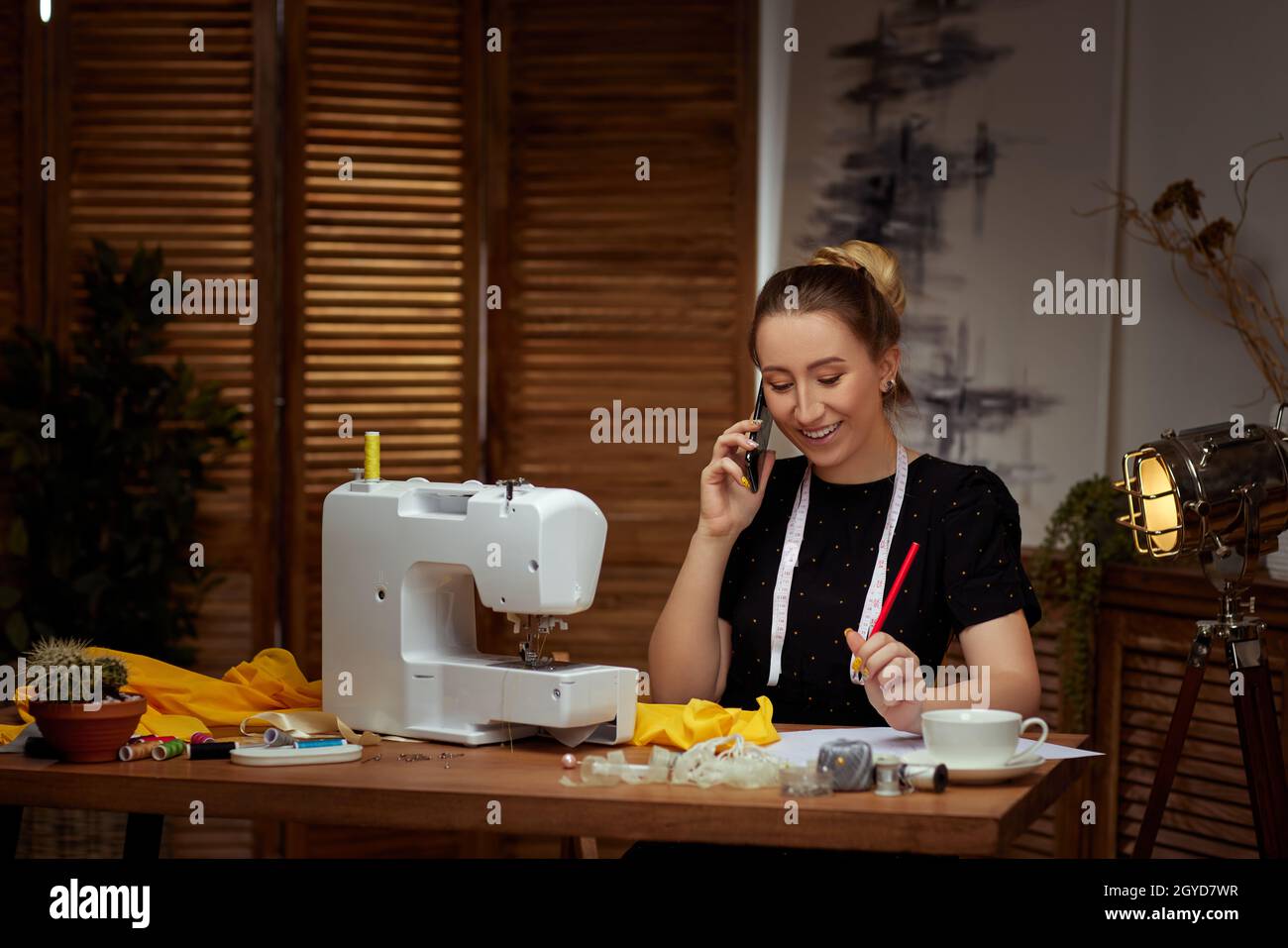 Phone selling machine hi-res stock photography and images - Alamy