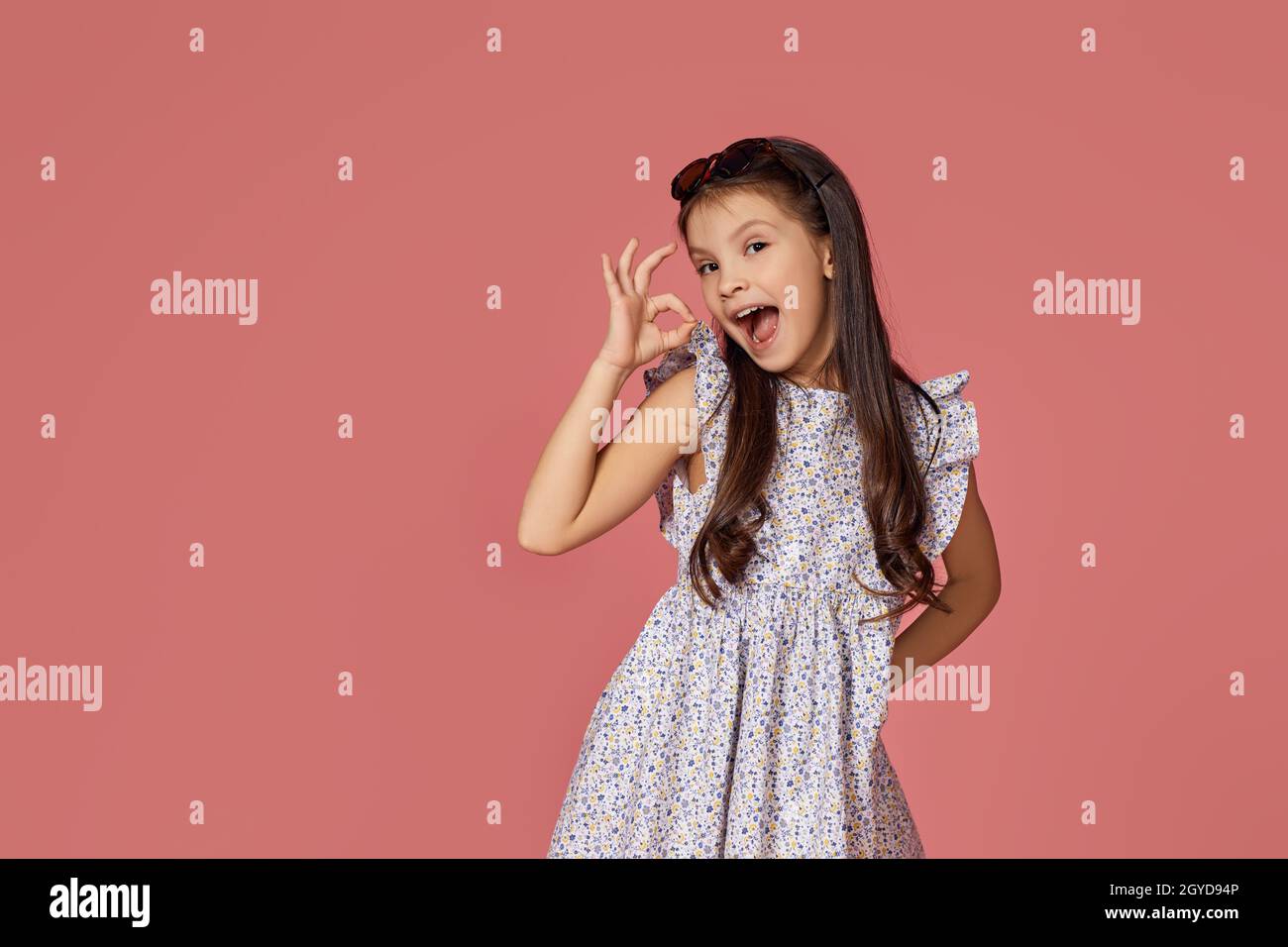 Girl ok okay gesture childhood hi-res stock photography and images - Alamy