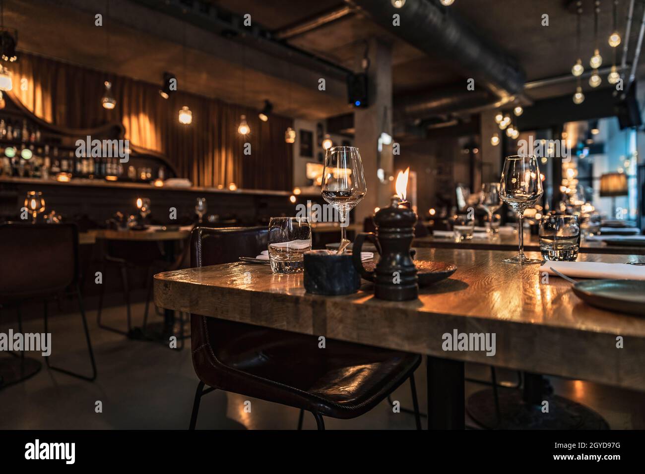 Elegant warm bar setting hi-res stock photography and images - Alamy