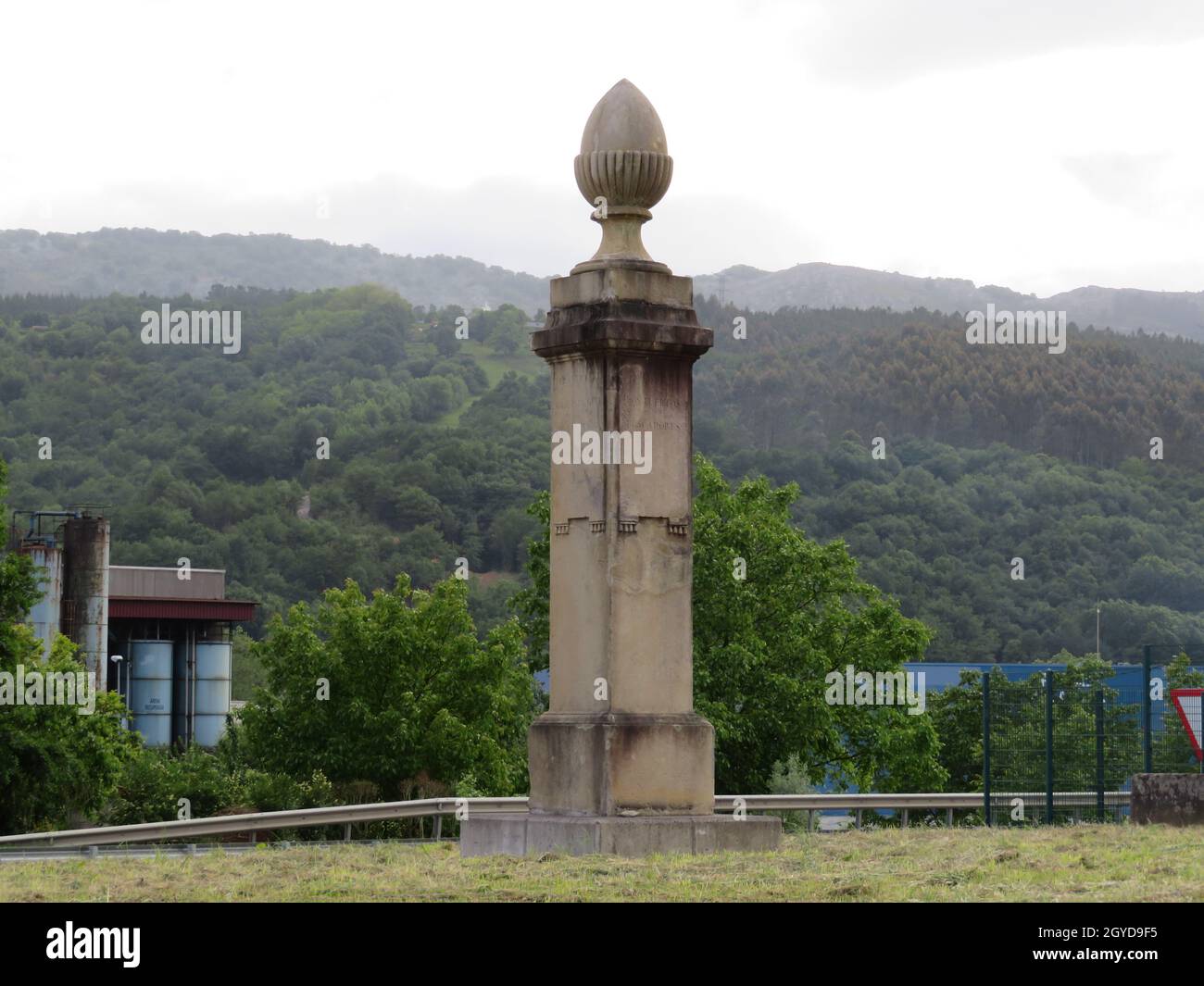 Obelisk shape hi-res stock photography and images - Alamy