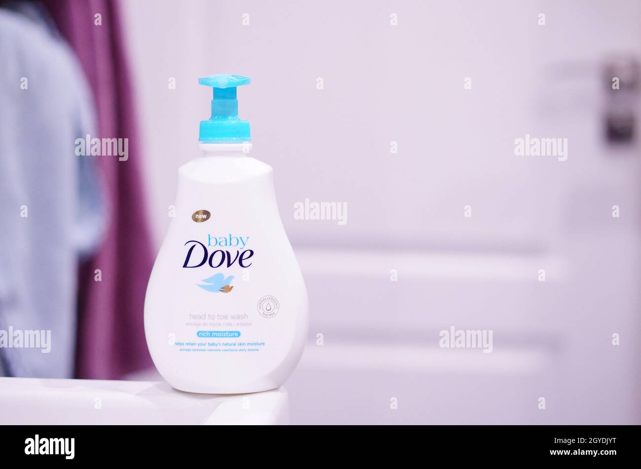 Dove soap bottle hi-res stock photography and images - Alamy