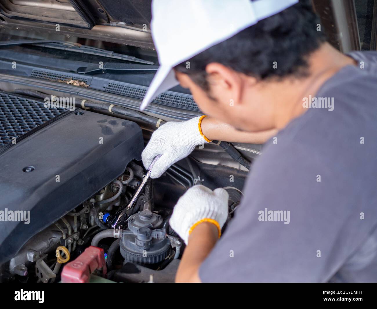 One holding mechanical part hi-res stock photography and images - Alamy