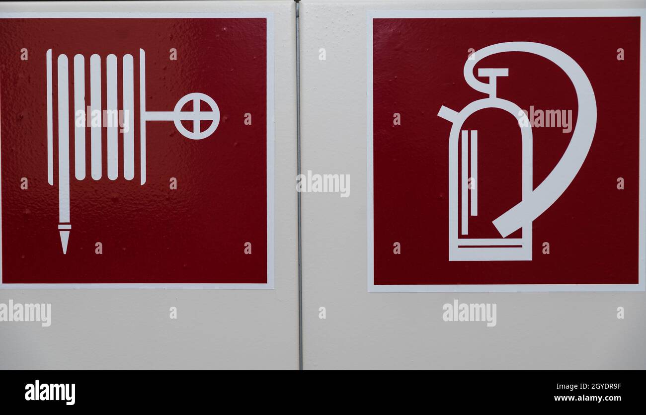 Signs fire hi-res stock photography and images - Alamy