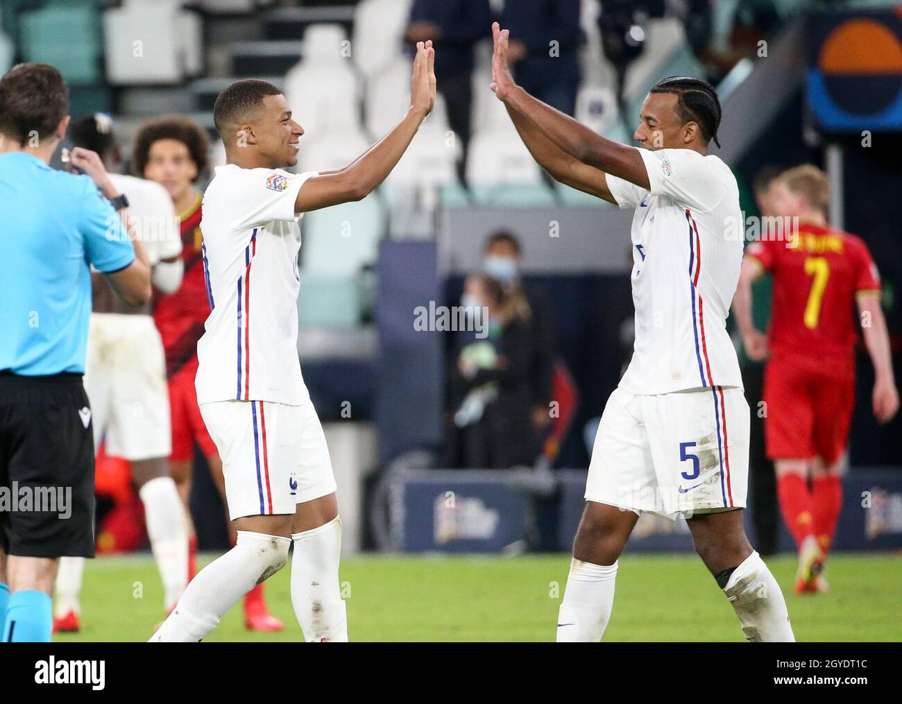 Jules kounde celebrate hi-res stock photography and images - Alamy