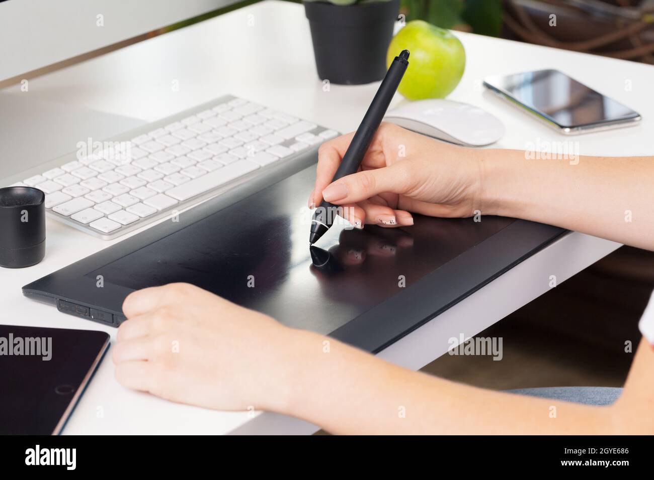 Graphic designer computer visual media hi-res stock photography and ...