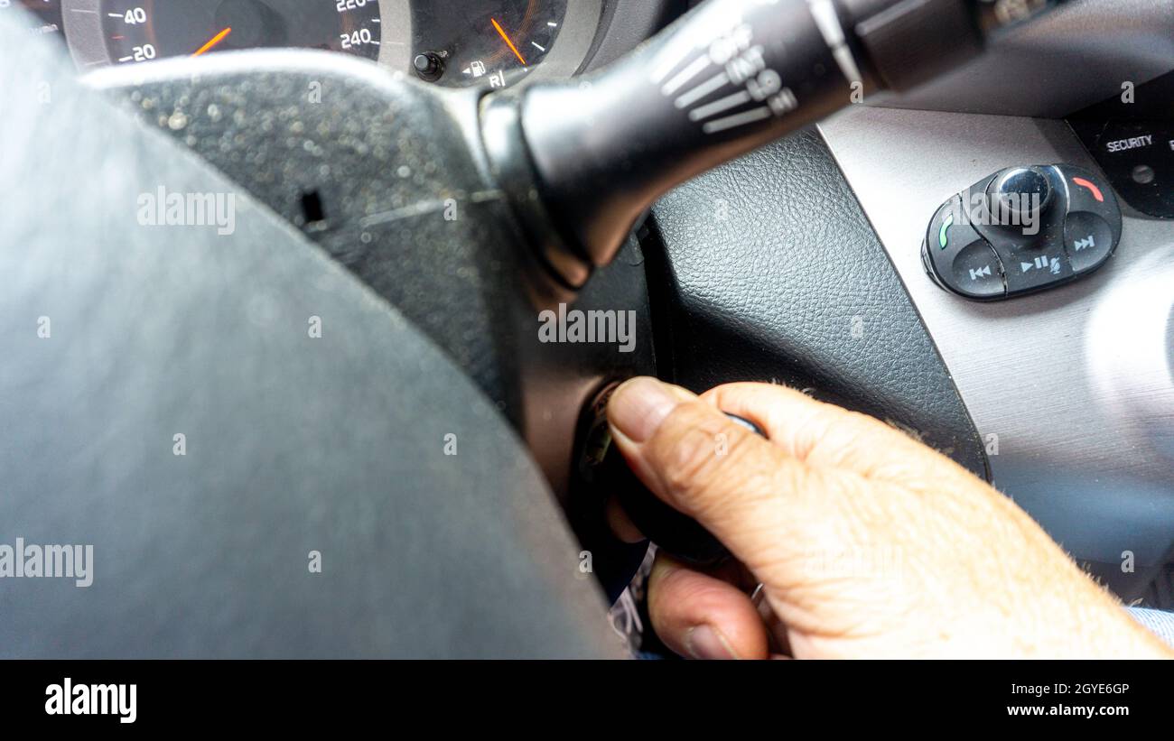 hand driving the key to start the engine of a car Stock Photo - Alamy