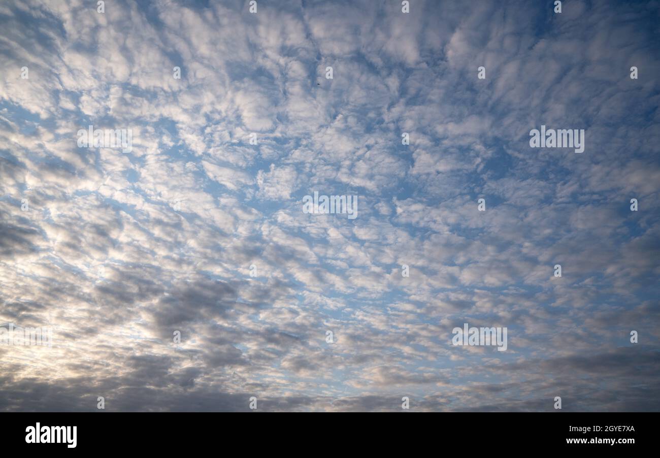 Fleecy clouds hi-res stock photography and images - Alamy