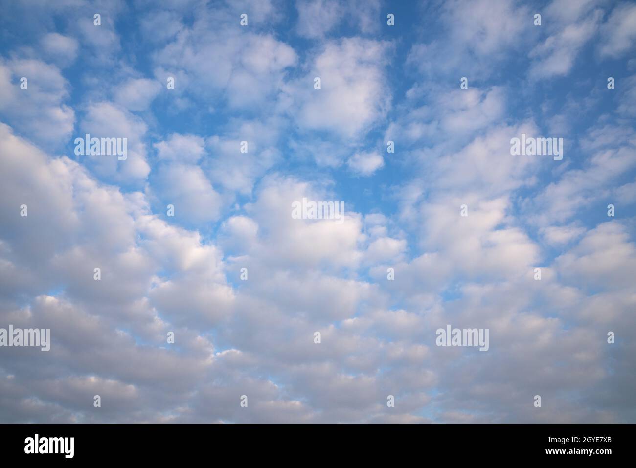 Fleecy clouds hi-res stock photography and images - Alamy