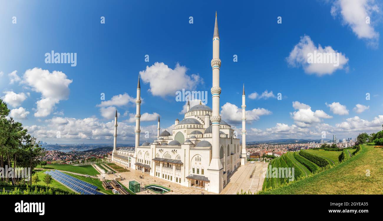 Camlica Mosque in Istanbul, the biggest one in Turkey, panoramic view ...